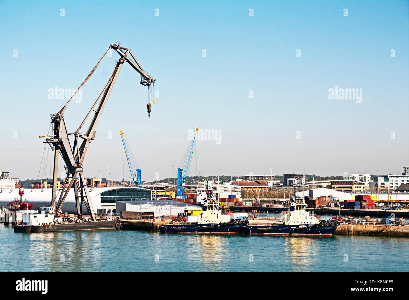 Southampton Water, Dock Crane, Hampshire Stock Photo - Alamy