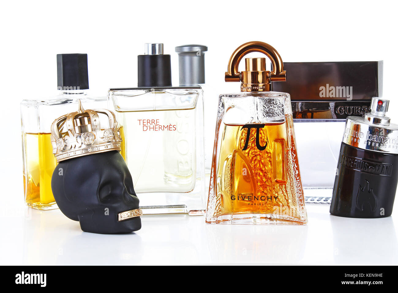 Mens perfumes hi-res stock photography and images - Alamy