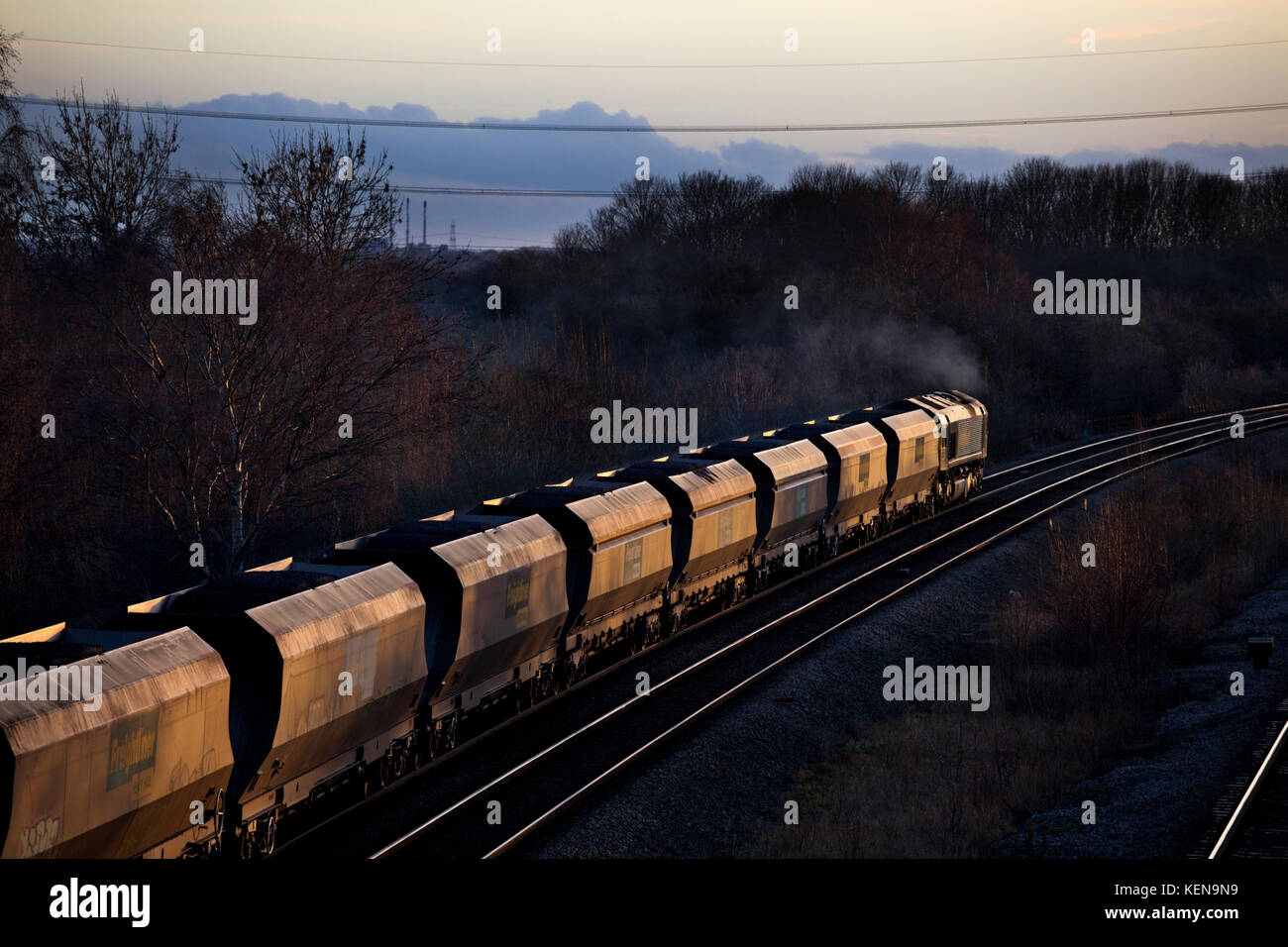 Freightliner class 66 locomotive passes Milford Junction Selby at ...