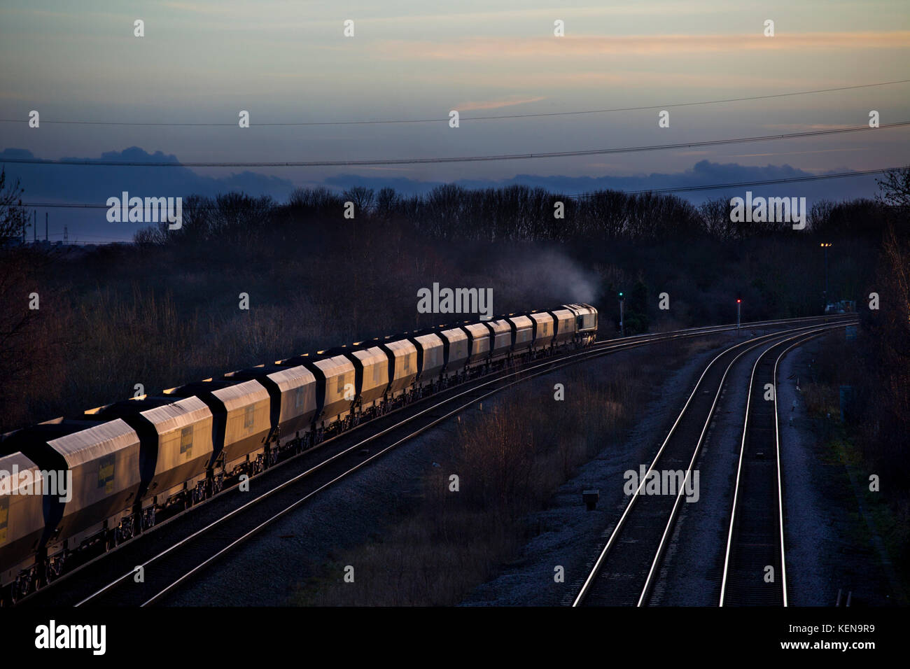 Freightliner class 66 locomotive passes Milford Junction Selby at ...