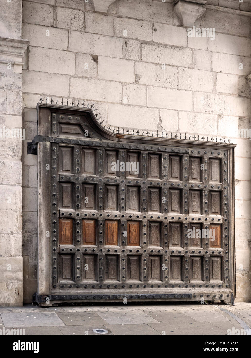 Ceremonial gates hi-res stock photography and images - Alamy