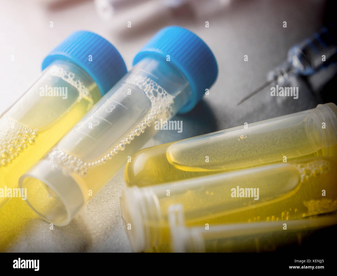 Medicine in vials, ready for vaccine injection Stock Photo - Alamy