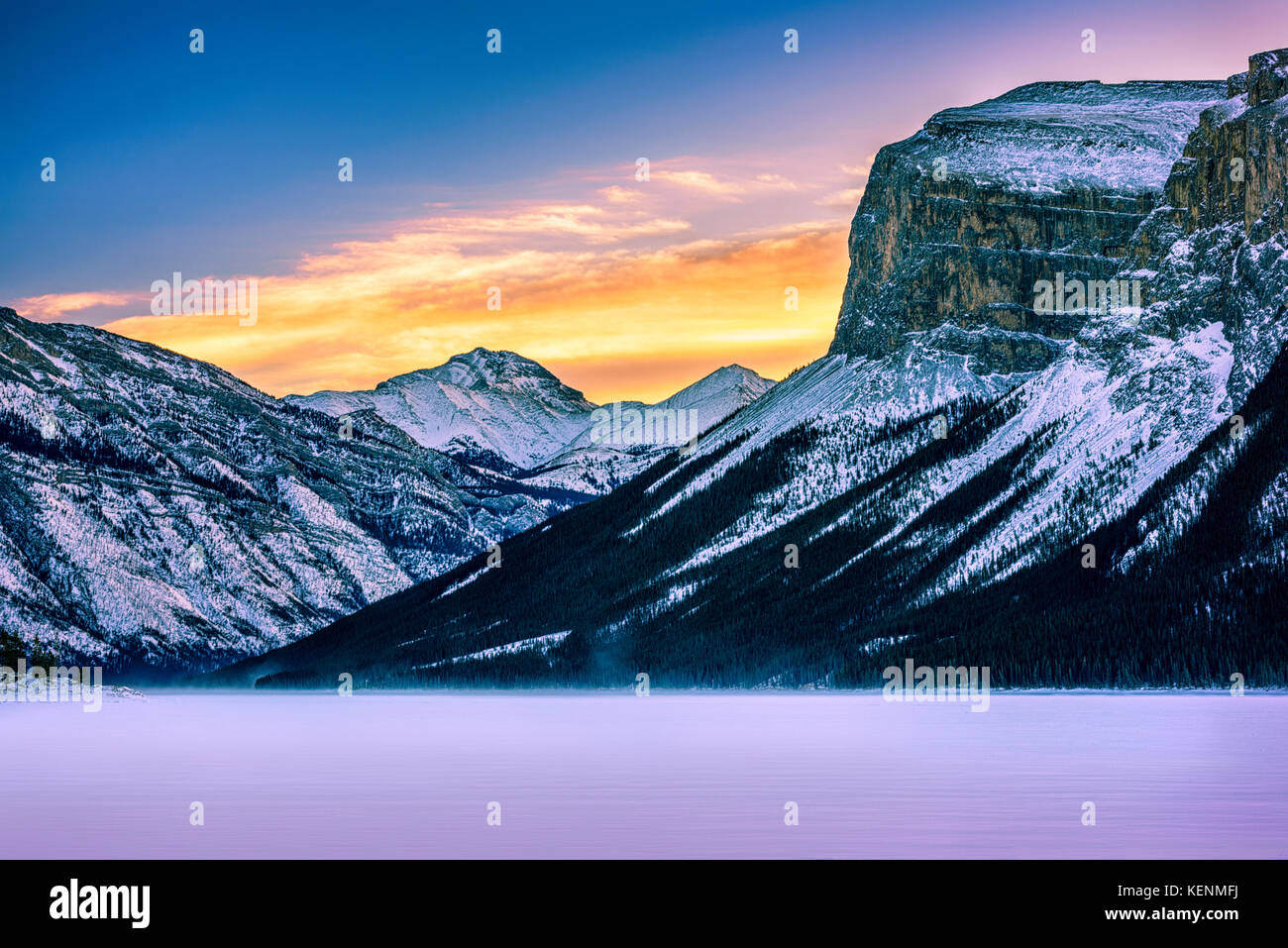 Winter Morning at Lake Minnewanka located in Banff National Park Stock ...