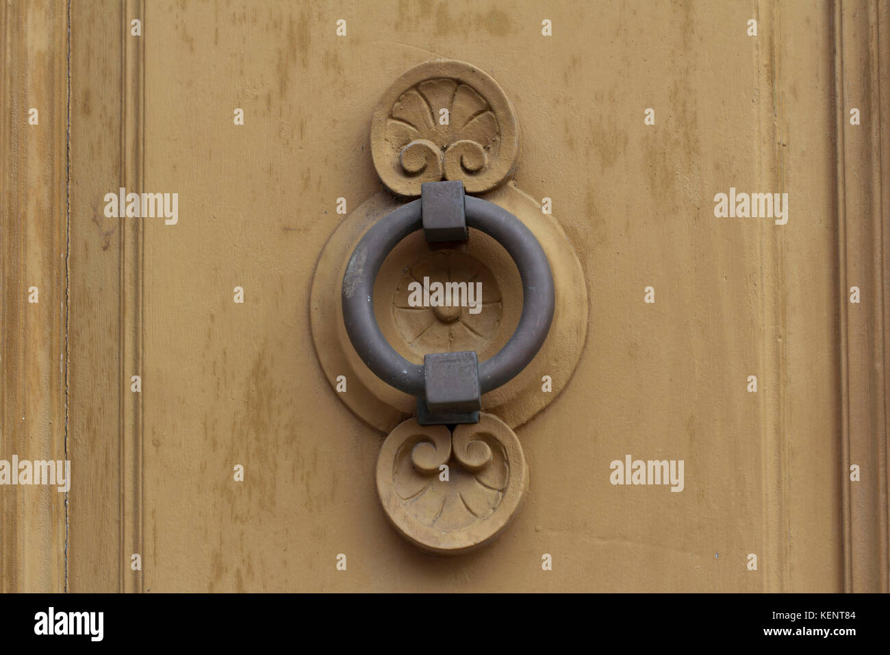 Doorknob and knocker hi-res stock photography and images - Alamy