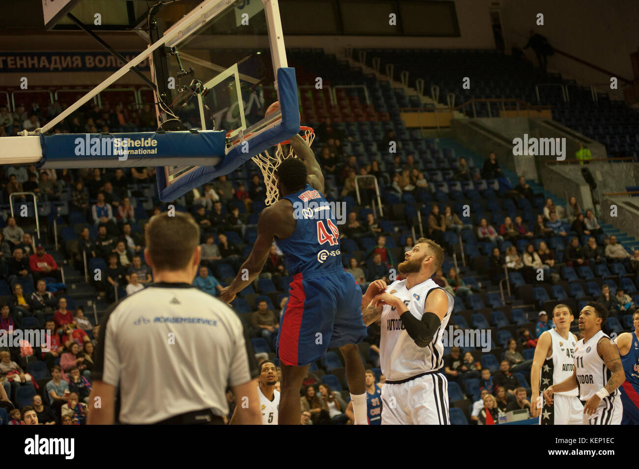 Kyle Hines make slam dunk vs Artem Zabelin Avtodor, Moscow, Russia ...