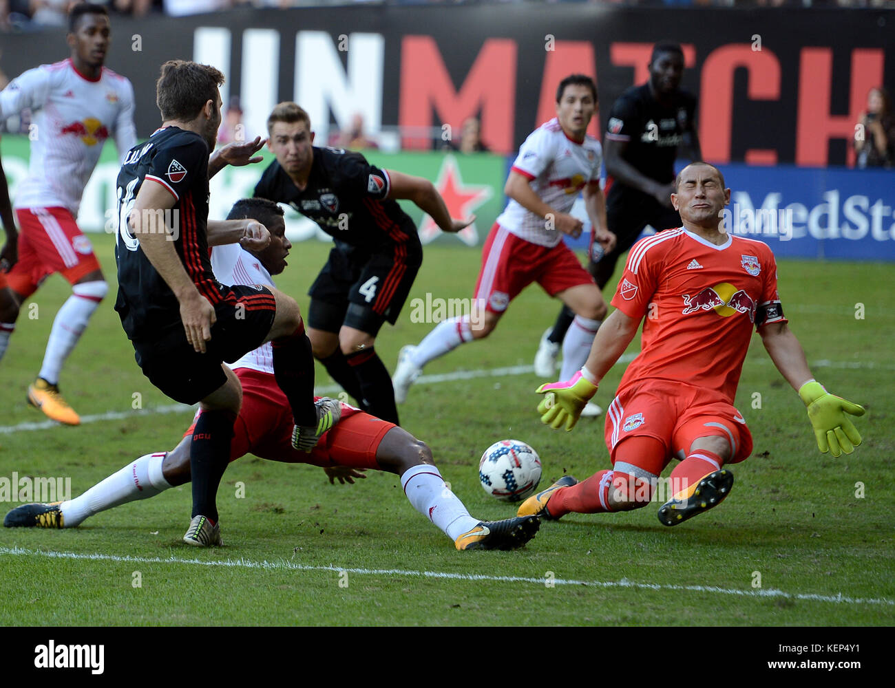 New york red bulls goalkeeper luis robles 31 hi-res stock photography ...