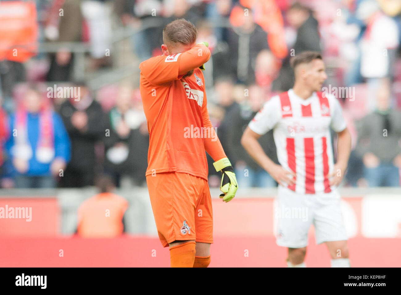 Koeln, Deutschland. 22nd Oct, 2017. goalwart Timo HORN (K) ist ...