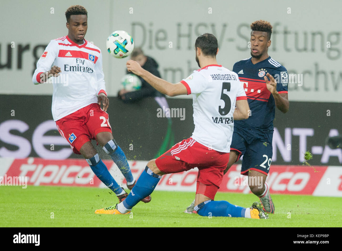 Gideon JUNG (li., HH) und Mergim MAVRAJ (mi., HH) versus Kingsley COMAN ...