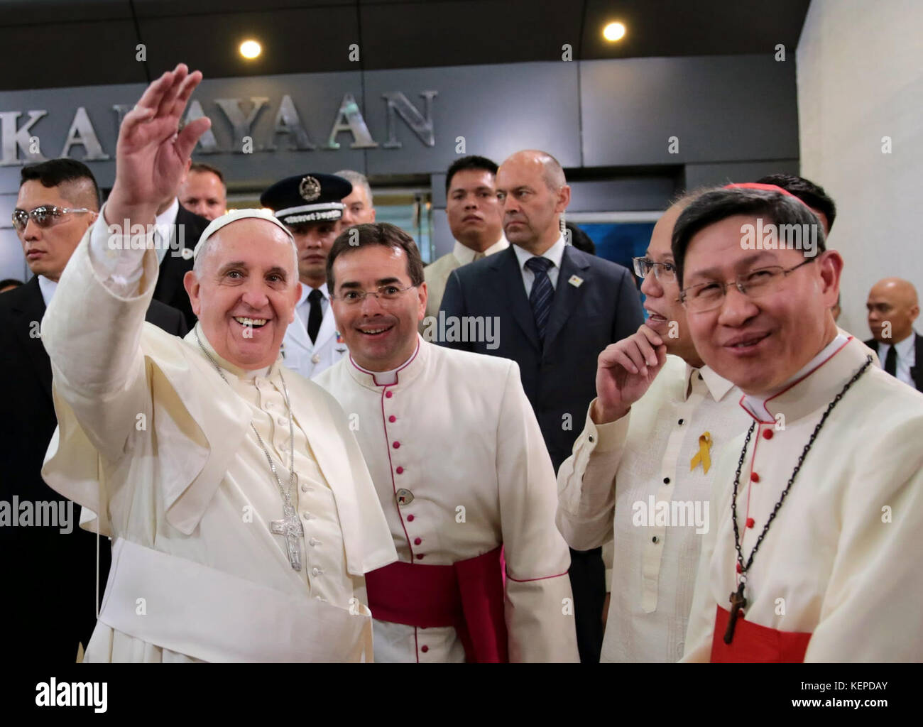 Popes arrival hi-res stock photography and images - Alamy