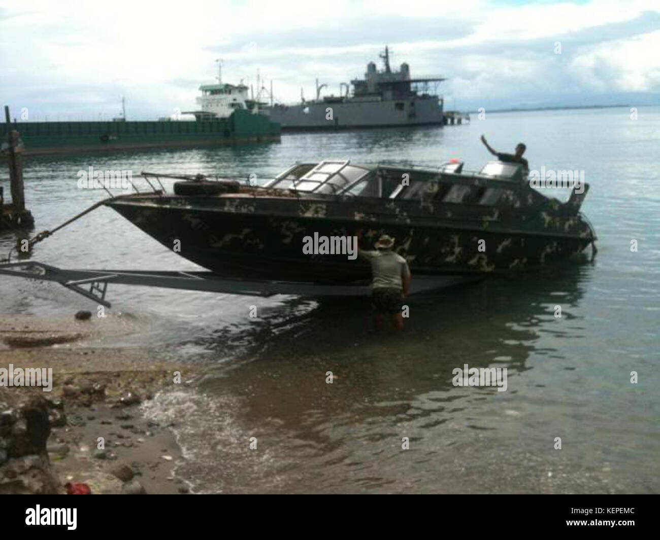 Support boat hi-res stock photography and images - Alamy