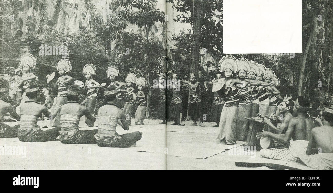 Janger dance hi-res stock photography and images - Alamy