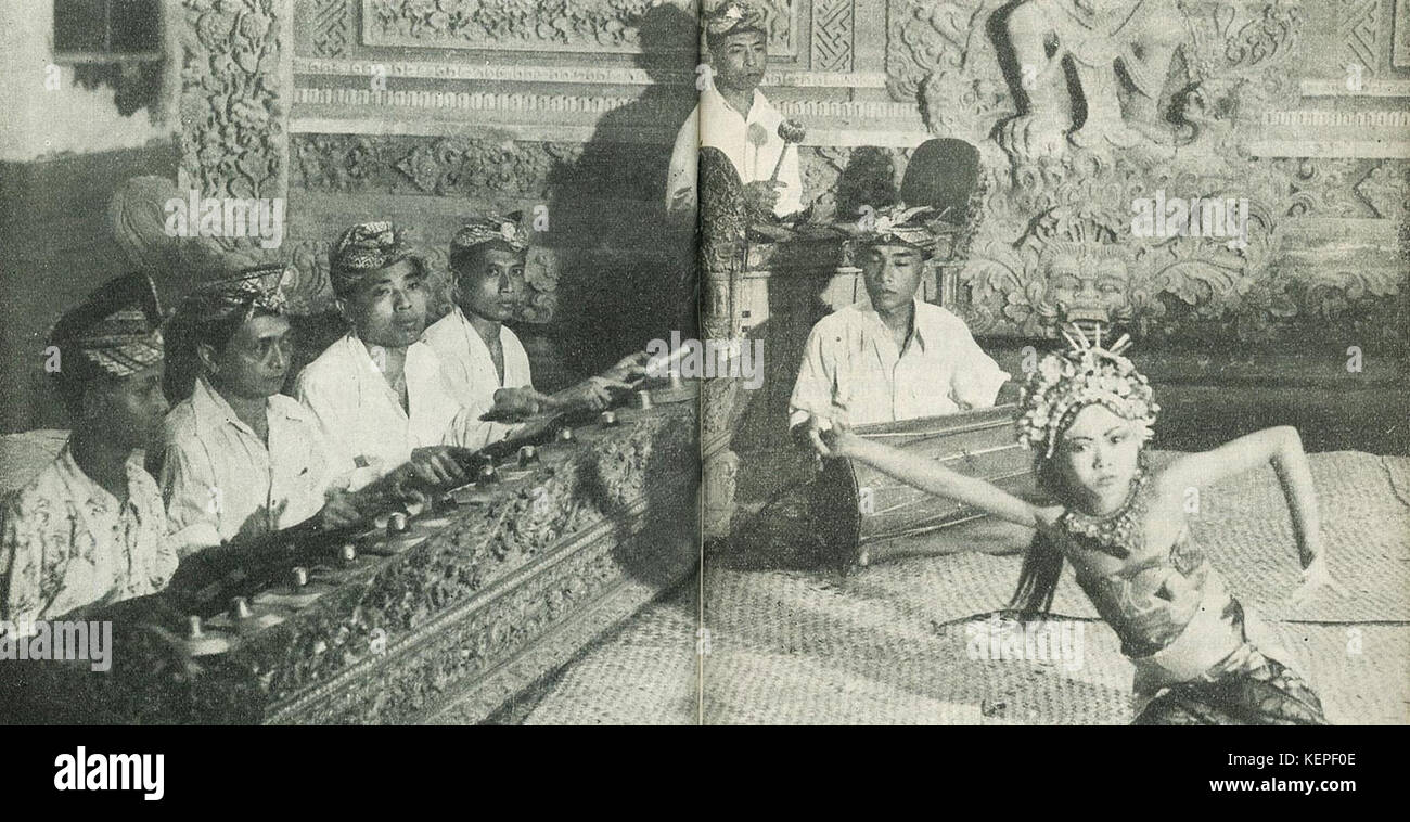 Kebyar hi-res stock photography and images - Alamy