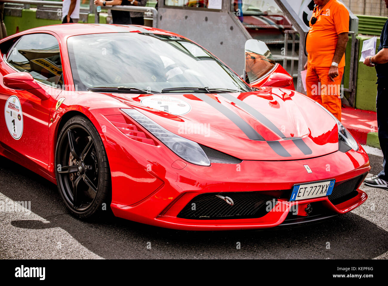 Shiny red ferrari hi-res stock photography and images - Alamy