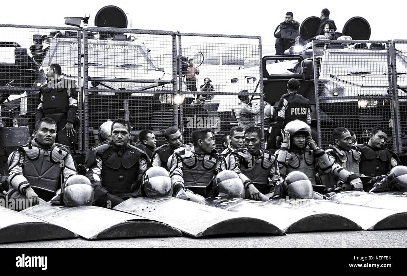 Mobile Brigade officers and equipment Stock Photo - Alamy