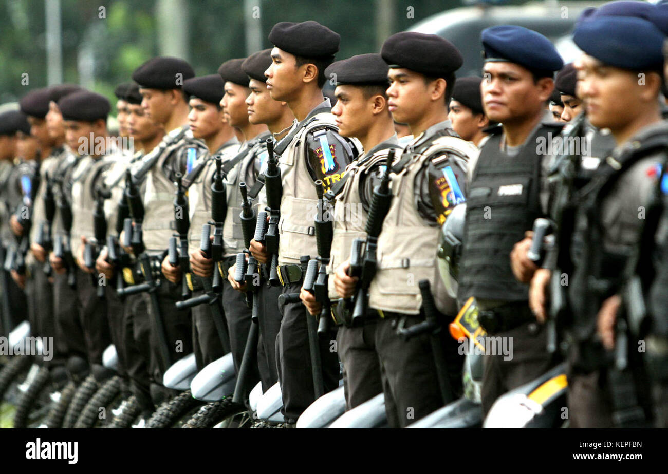 Polisi officers lineup Stock Photo - Alamy