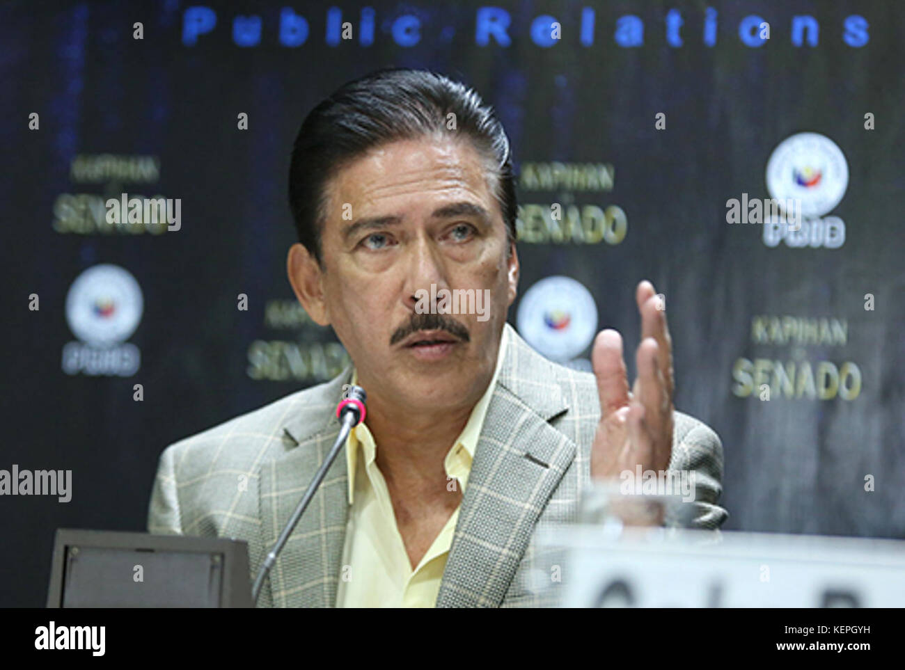 Political tv presenter hi-res stock photography and images - Alamy