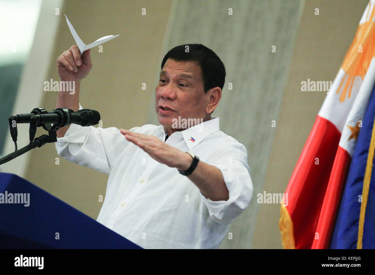 Rodrigo Duterte gestures during his speech before the Filipino ...