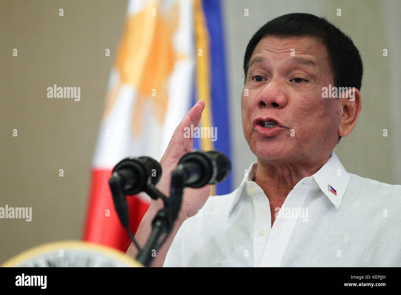 Rodrigo Duterte delivers his message to the Filipino community in ...