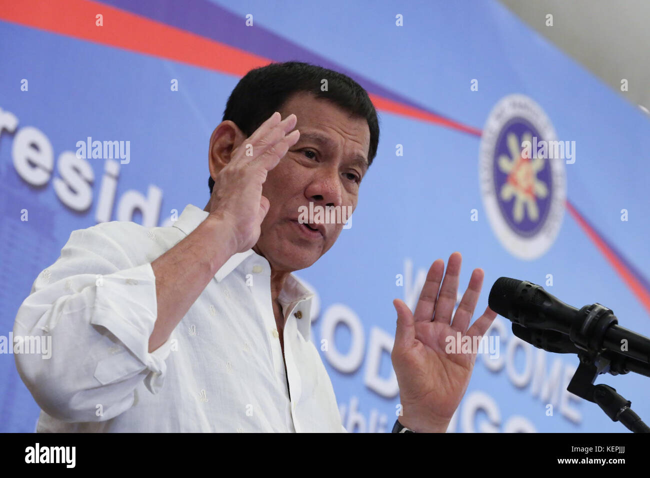 Rodrigo Duterte delivers his message to the Filipino community in ...