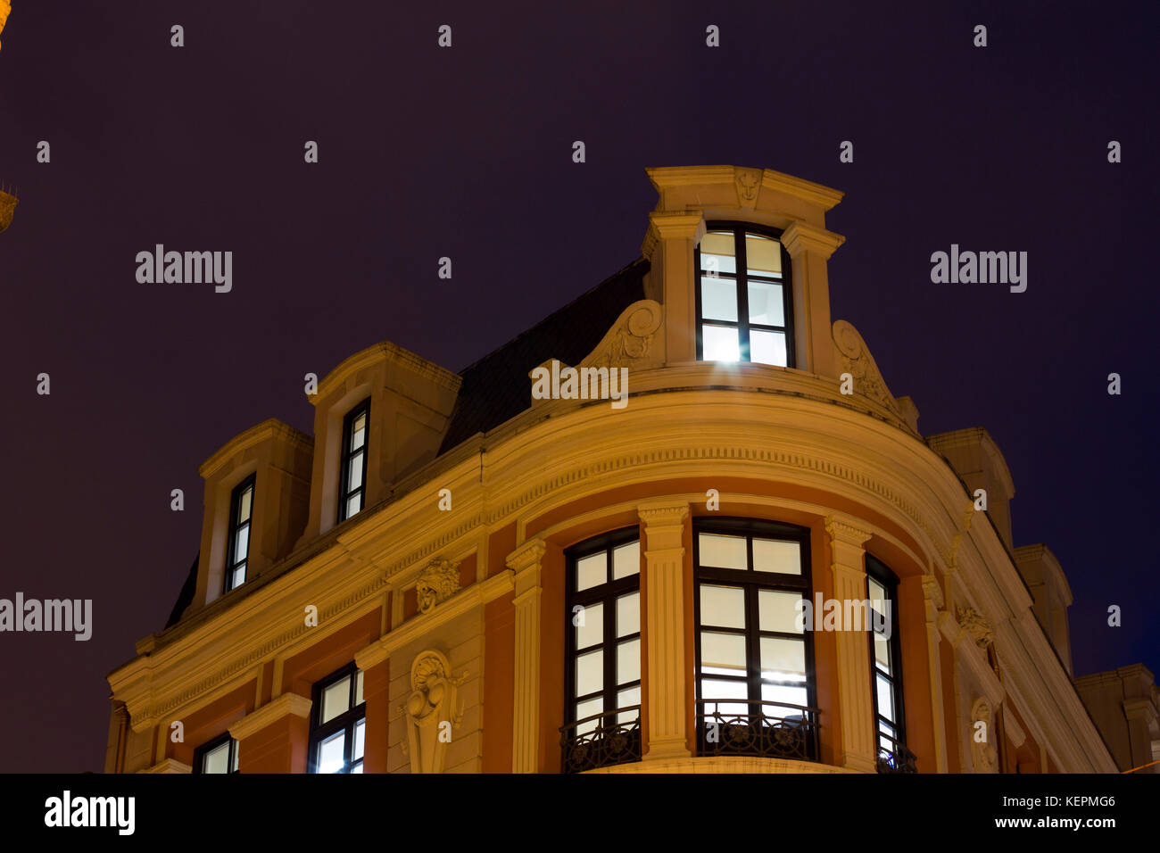 Building at night Stock Photo - Alamy