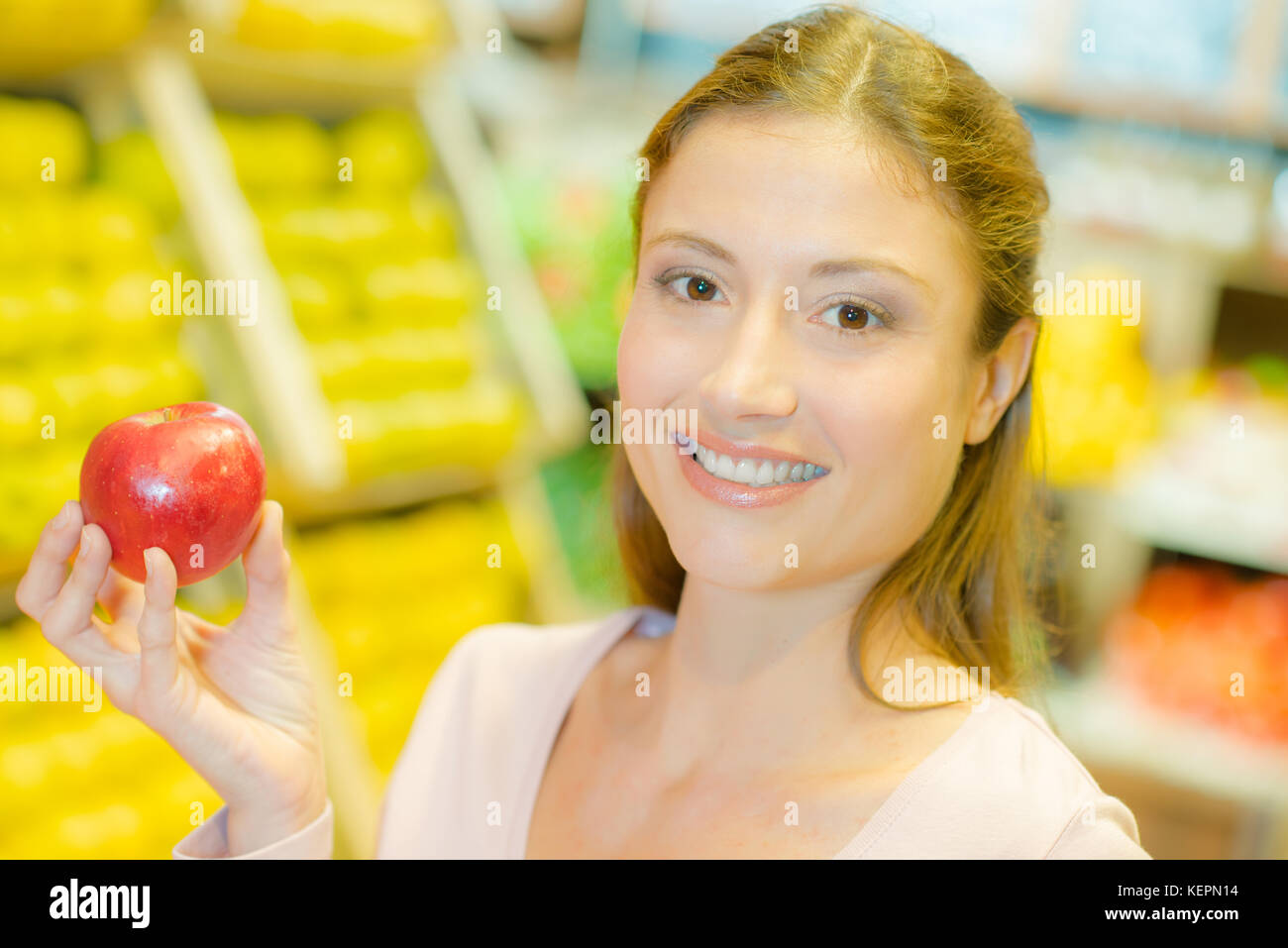 woman holding apple Stock Photo - Alamy
