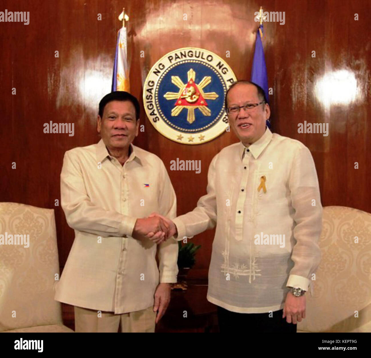 Rodrigo Duterte and Benigno Aquino III shaking hands 063016 Stock Photo ...