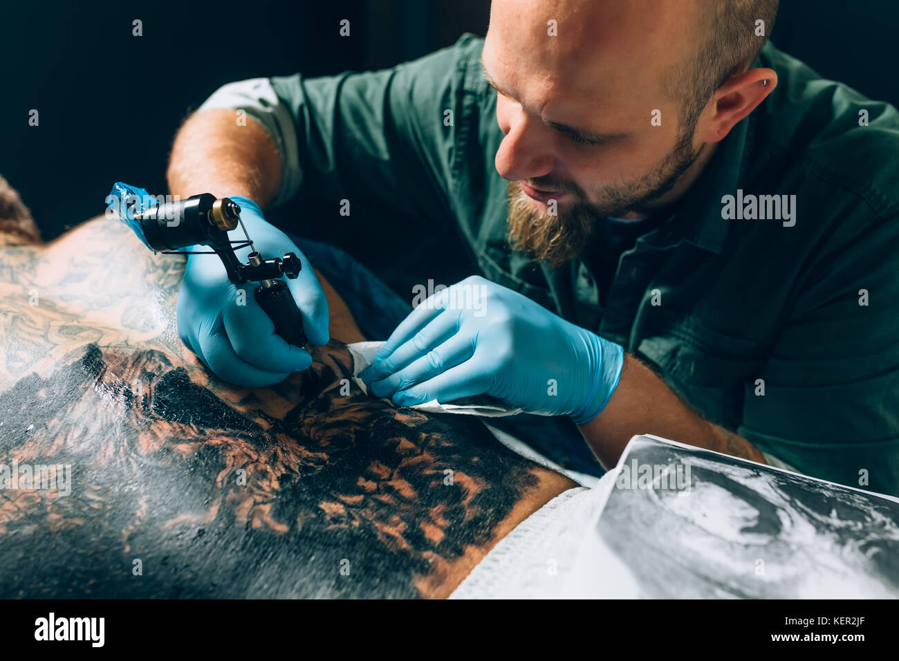 tattoo master artist makes a tattoo. Closeup Stock Photo - Alamy