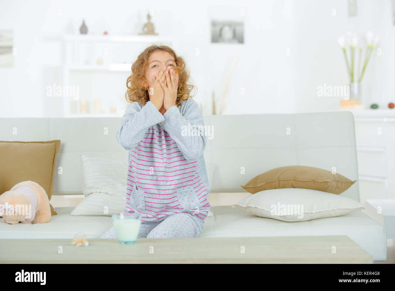 Hands over mouth hi-res stock photography and images - Alamy
