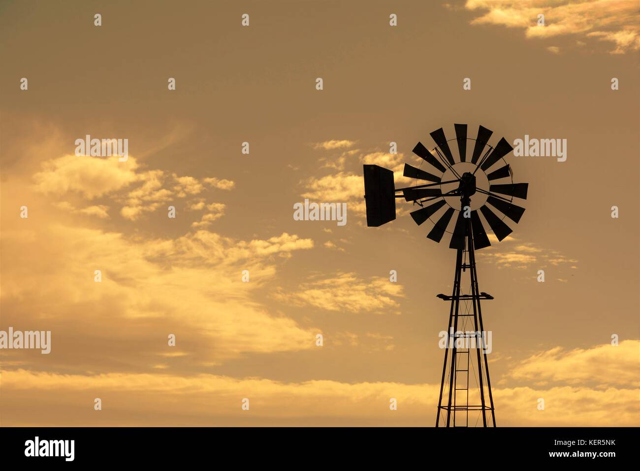 American Farm Windmill High Resolution Stock Photography and Images - Alamy