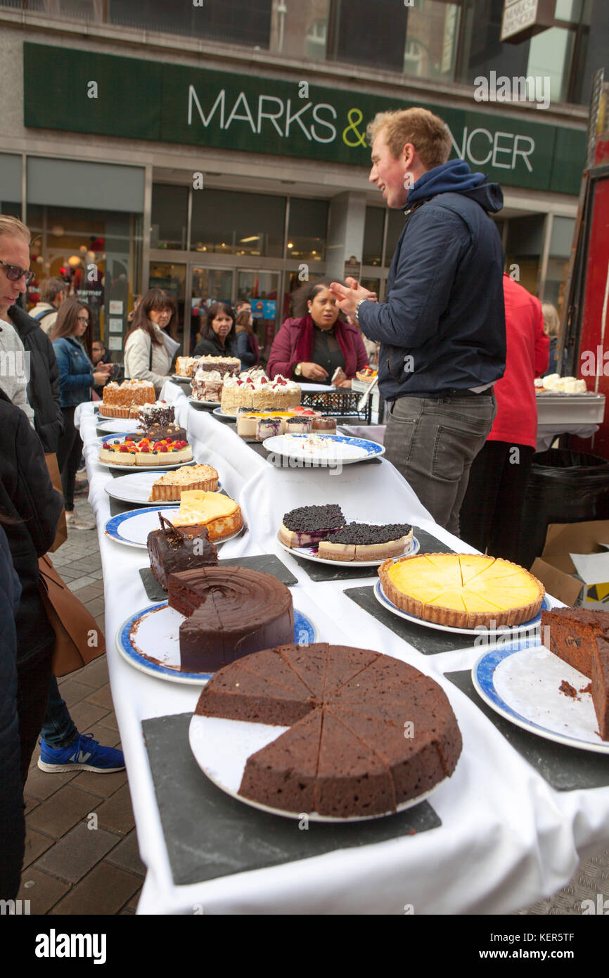 Selling cakes hi-res stock photography and images - Alamy