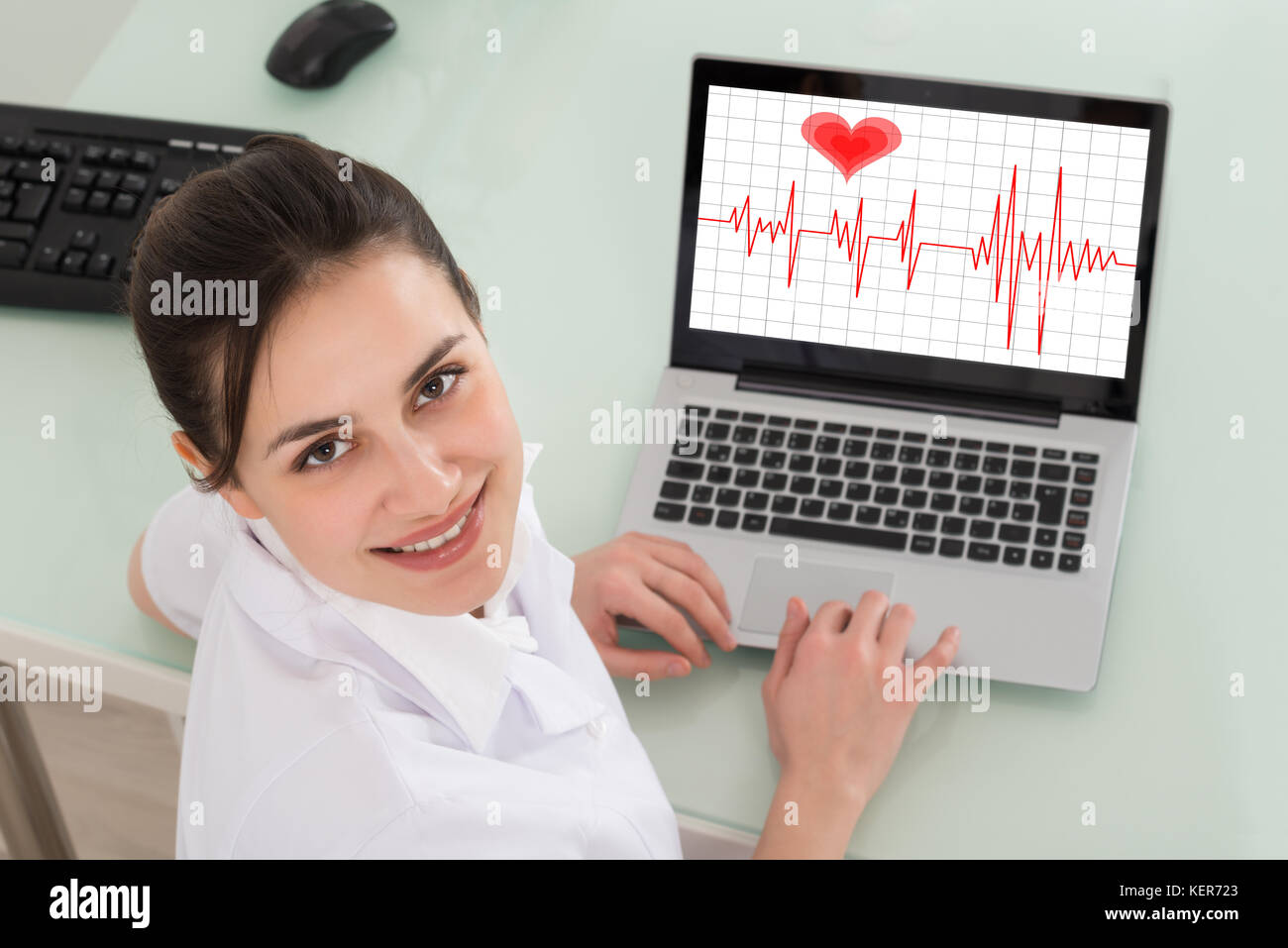 Young doctor showing heart hi-res stock photography and images - Alamy