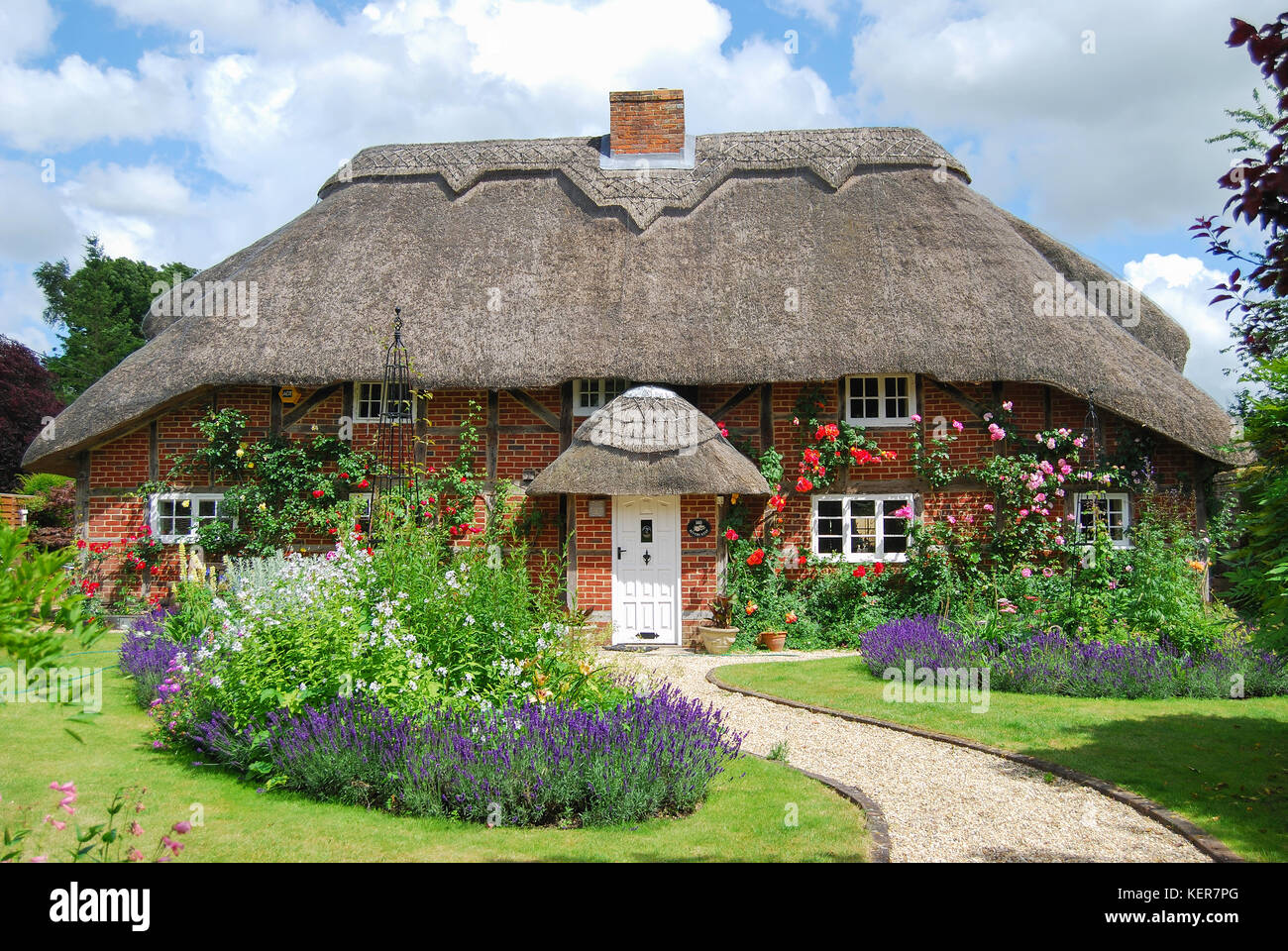 English Country Cottage Garden Stock Photos & English Country Cottage ...