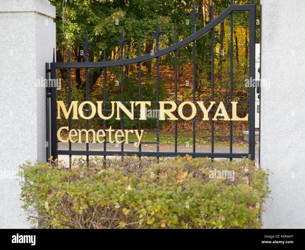Cemetery sign iron hi-res stock photography and images - Alamy