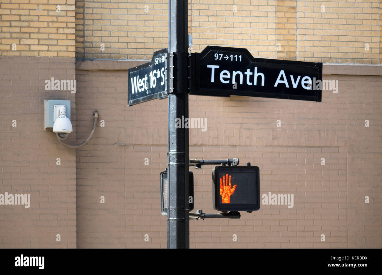 Nyc street signs hi-res stock photography and images - Alamy