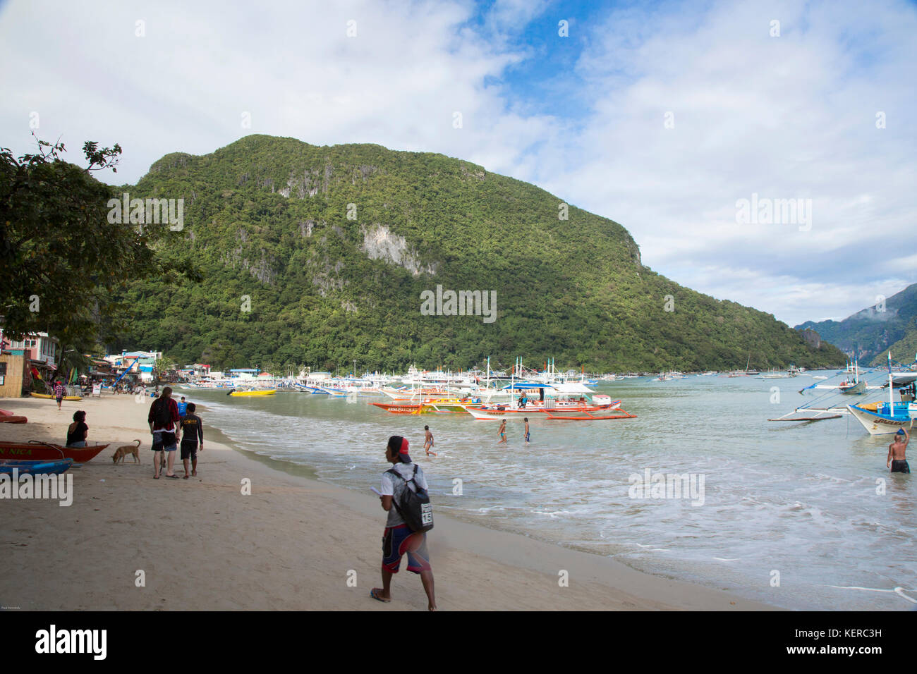 El Nido beach in Bacuit Bay, Palawan Island Stock Photo - Alamy
