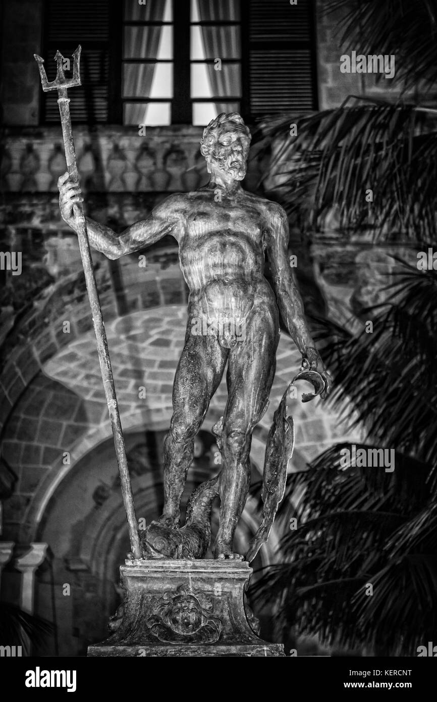 Bronze statue of neptune hi-res stock photography and images - Alamy