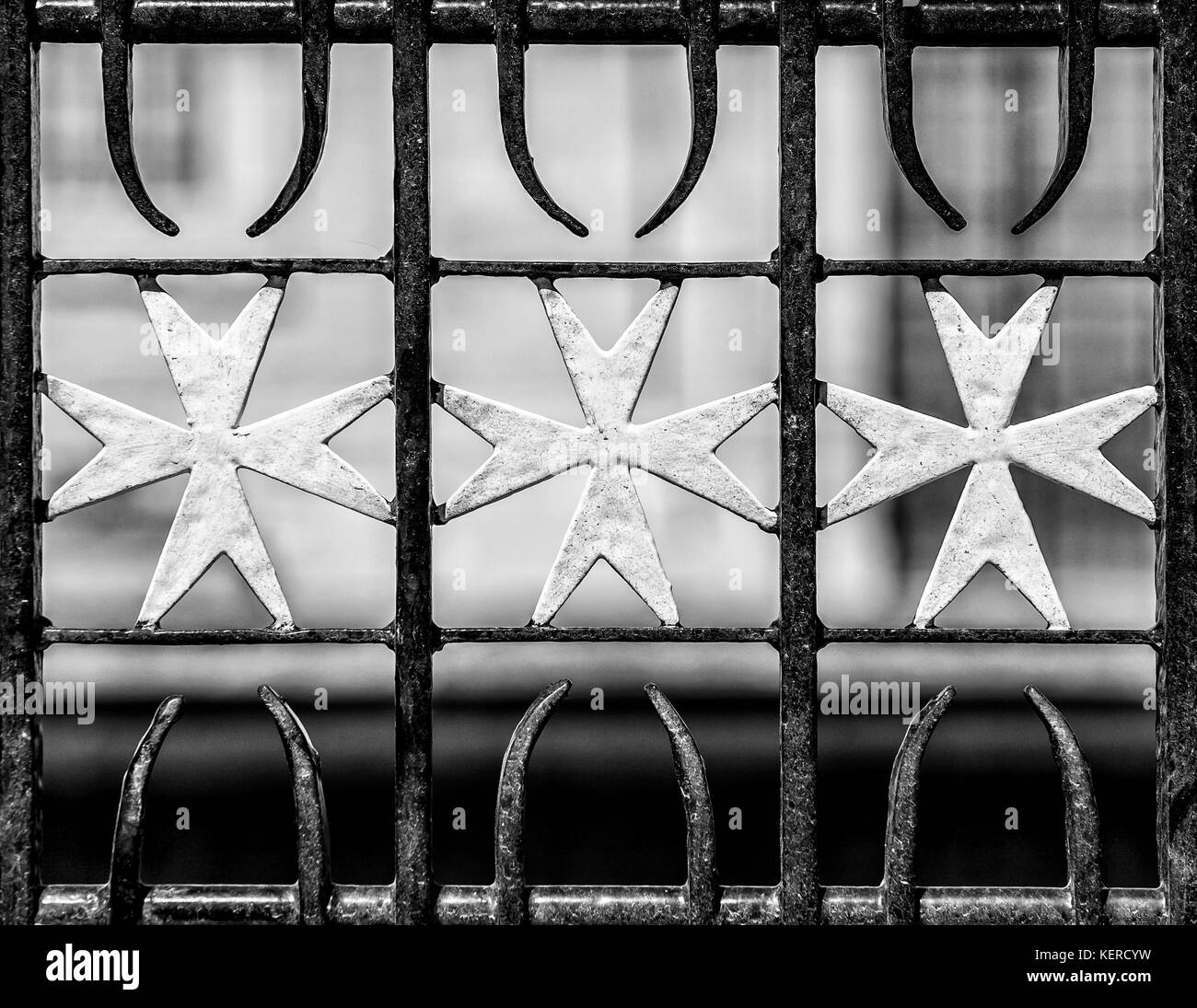 Maltese Cross pattern on wrought iron gate in Valletta Stock Photo - Alamy