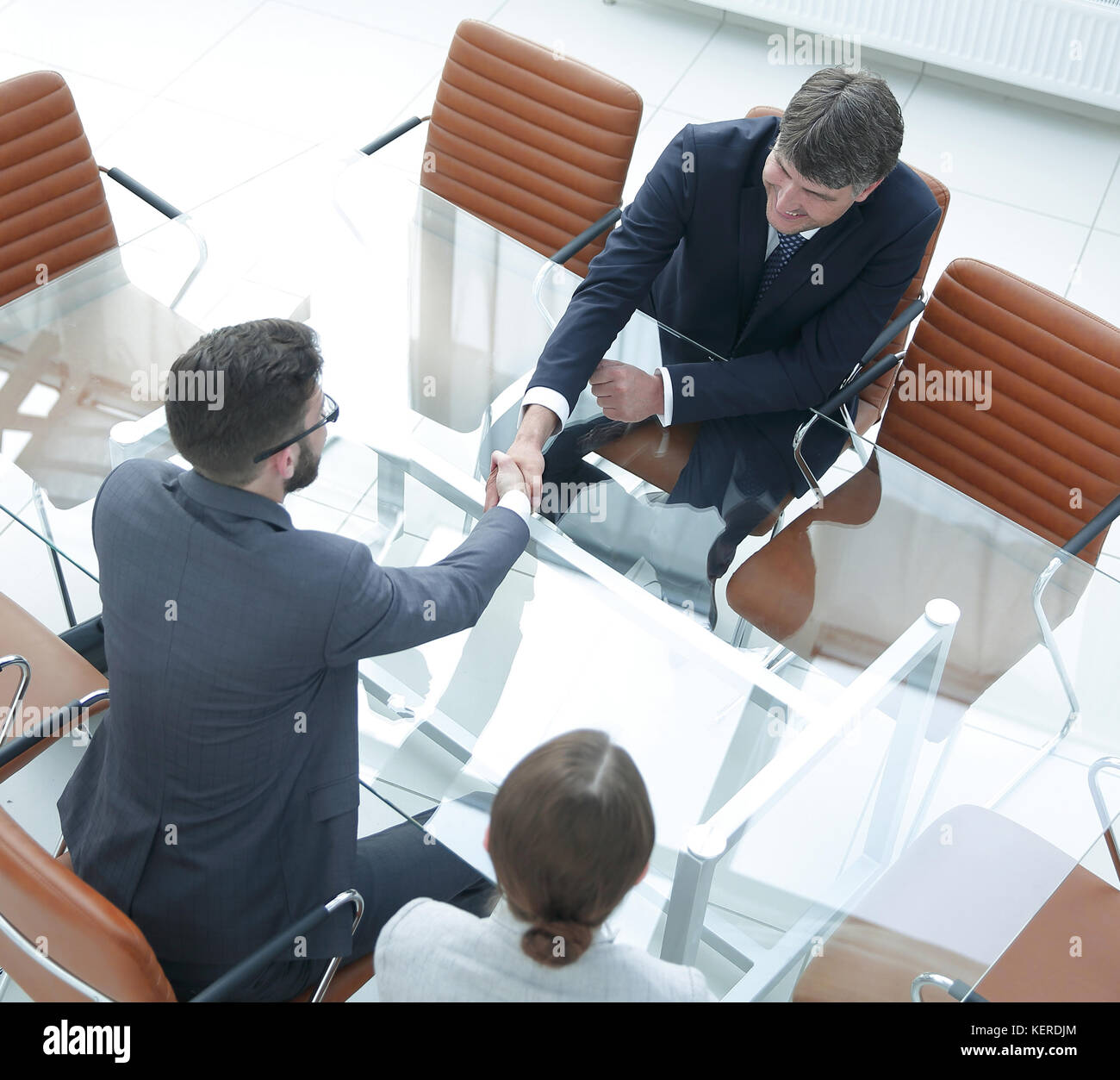 Handshake across table hi-res stock photography and images - Alamy