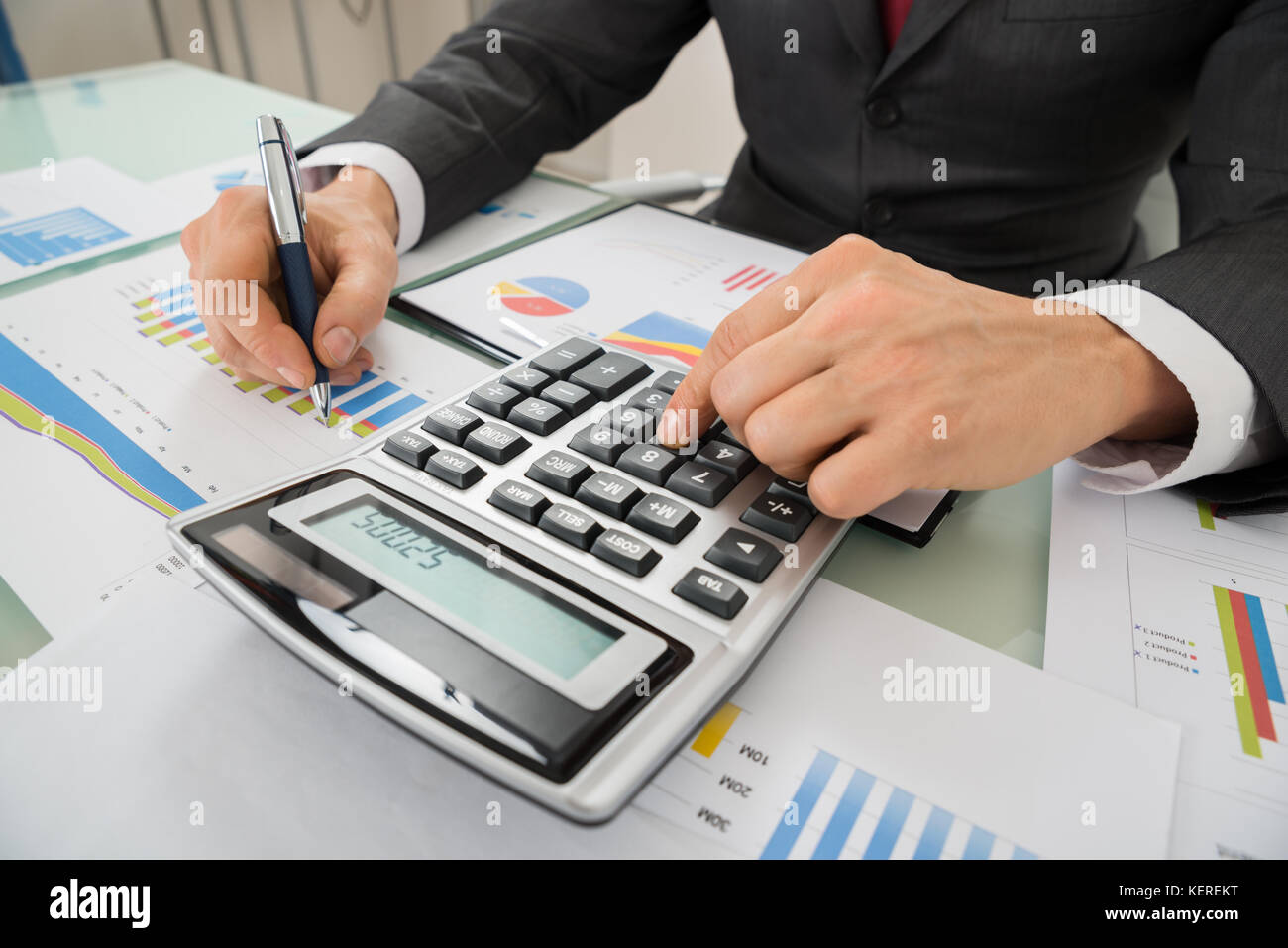 Calculating graph hi-res stock photography and images - Alamy