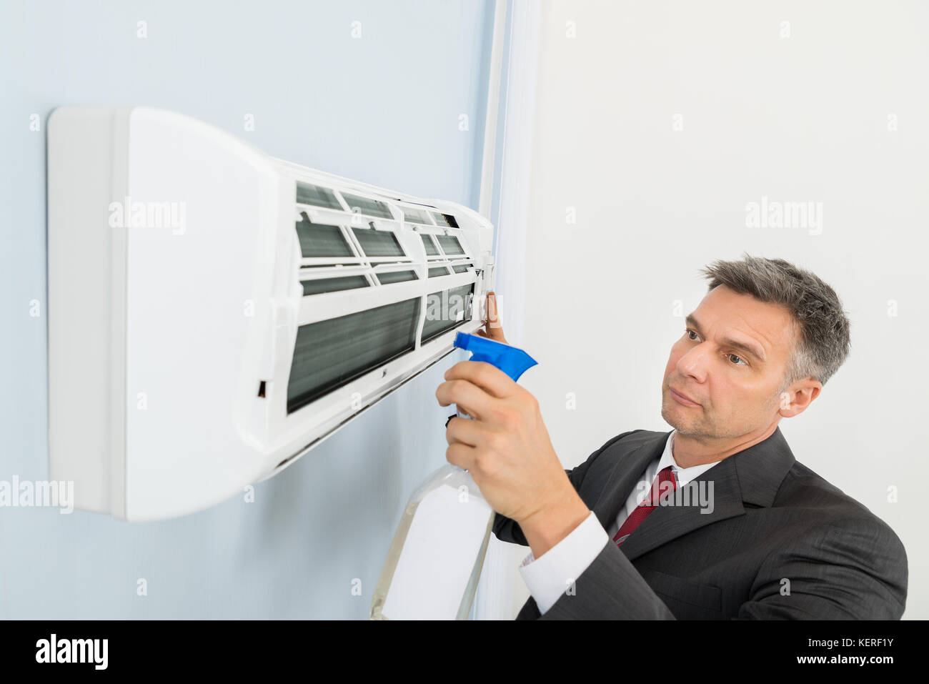Cleaning air conditioner hi-res stock photography and images - Alamy