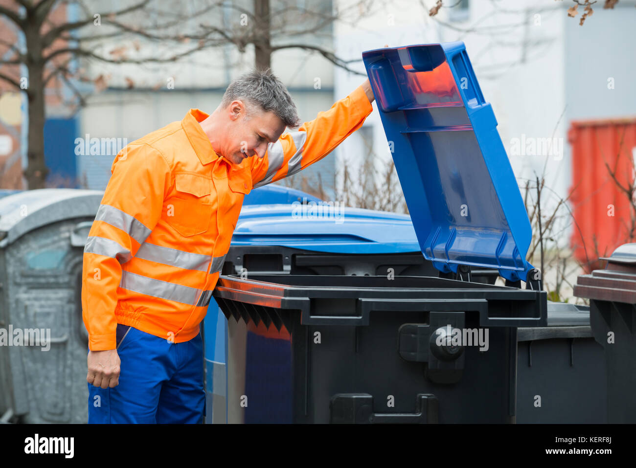 Dustbin man hi-res stock photography and images - Alamy