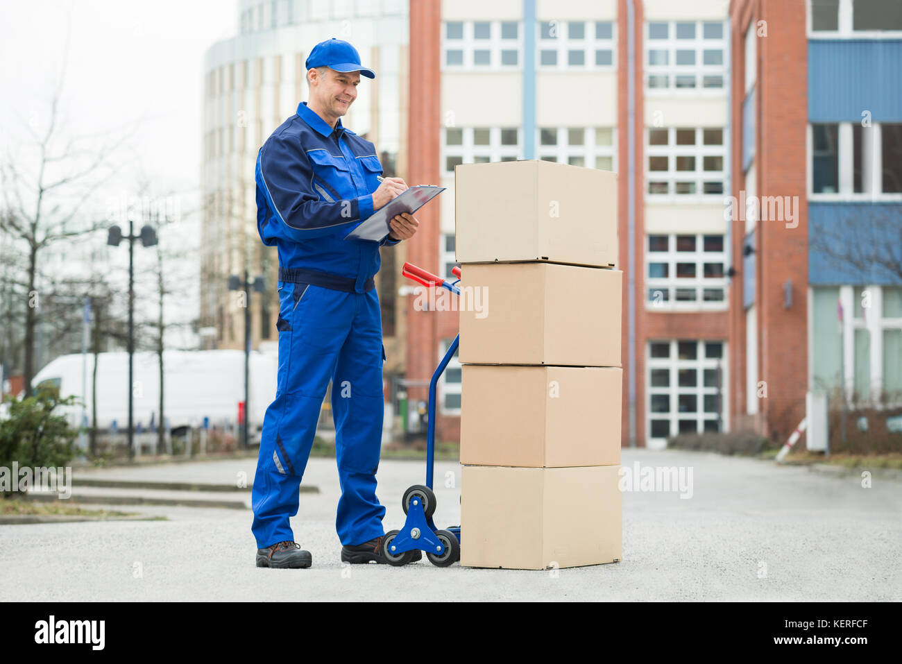 Parcels trolley hi-res stock photography and images - Alamy