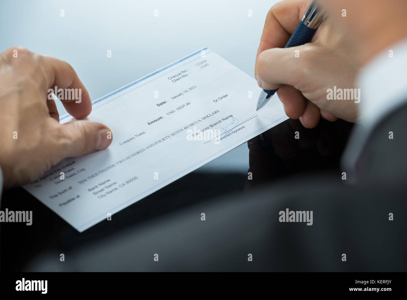 Blank cheque hi-res stock photography and images - Alamy