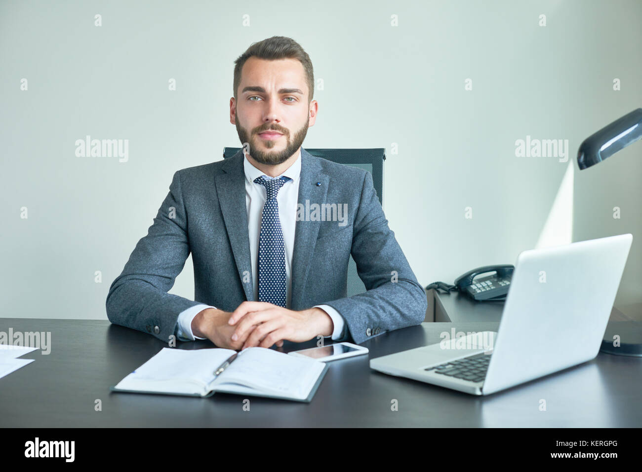 Entrepreneur posing hi-res stock photography and images - Alamy