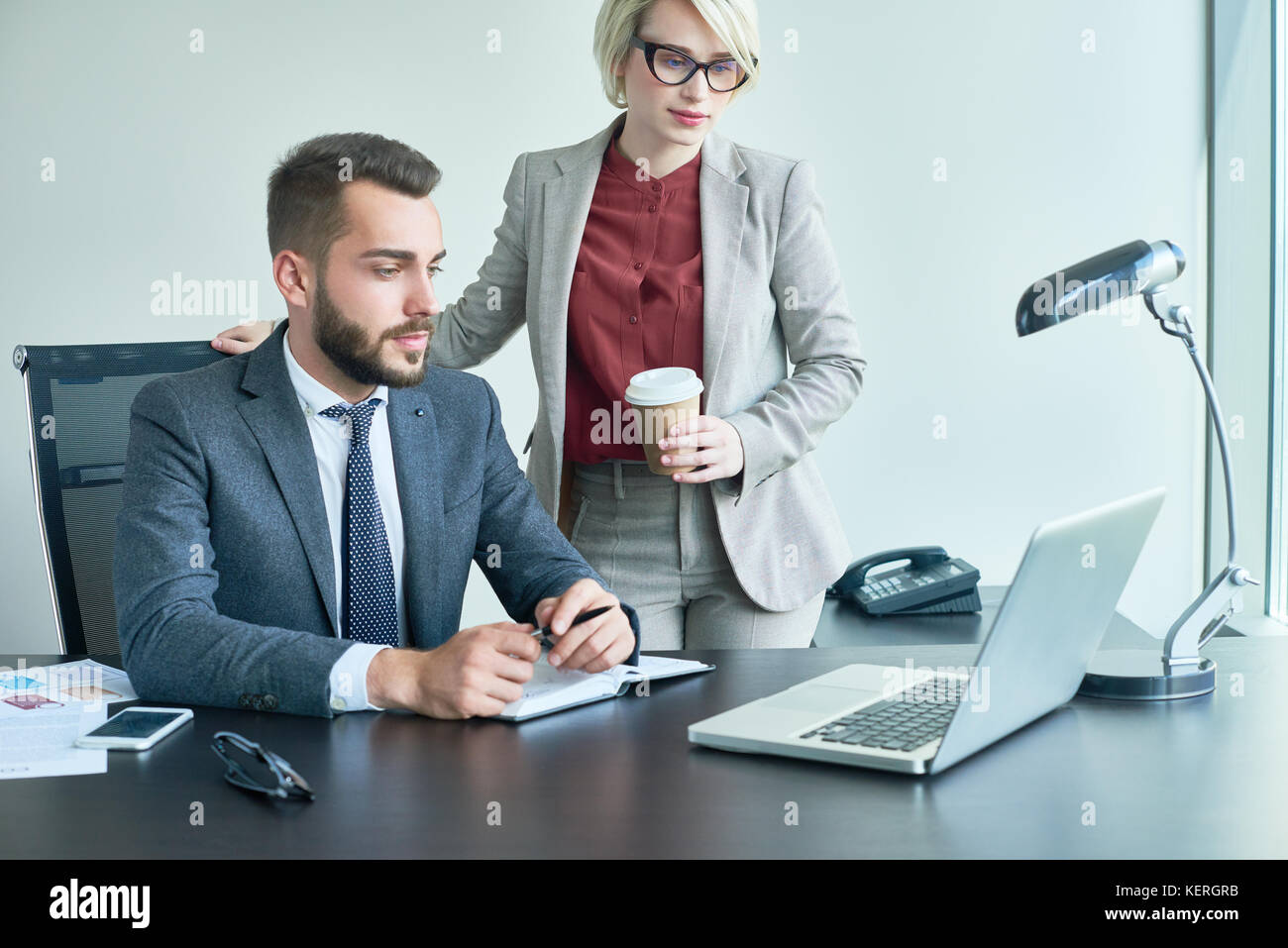 Young businesswoman sharing project ideas hi-res stock photography and ...