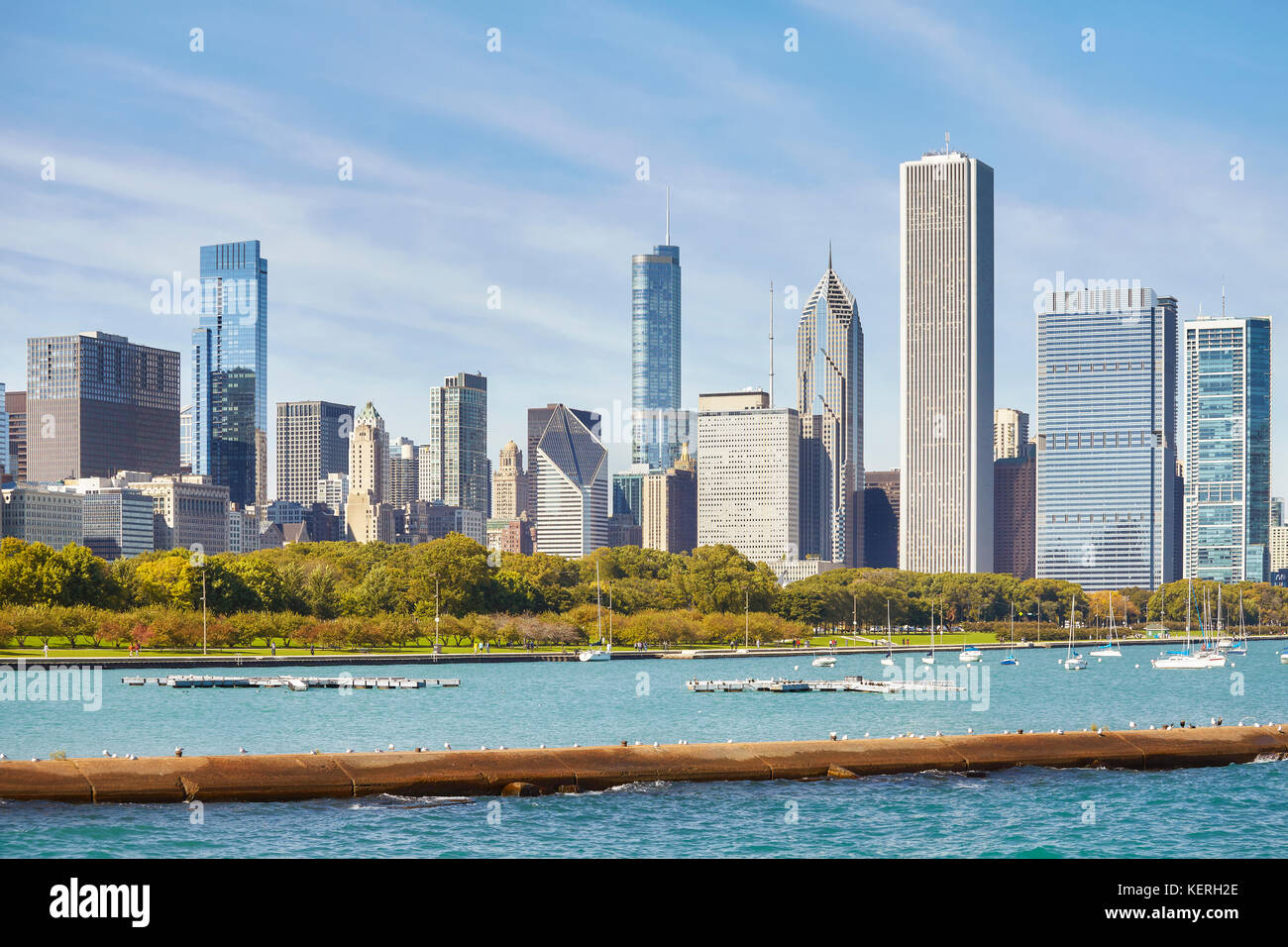 Chicago city skyline on a sunny day, USA Stock Photo - Alamy