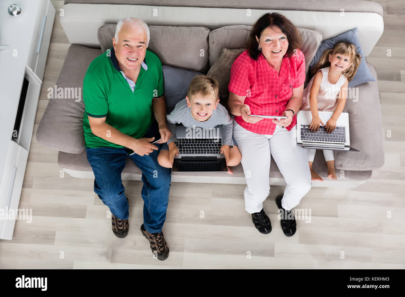 Tablets for kids hi-res stock photography and images - Alamy