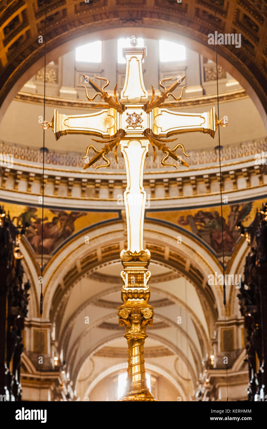 Cross of st pauls cathedral hi-res stock photography and images - Alamy