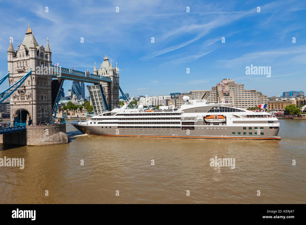 England, London, Cruise Boat Passing Under Tower Bridge Stock Photo - Alamy