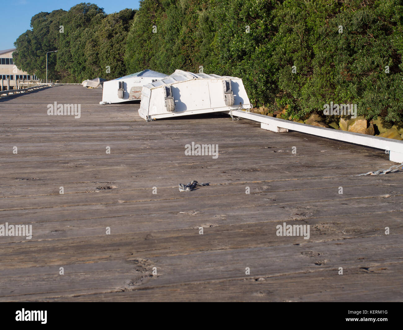 Small boats jetty hi-res stock photography and images - Alamy